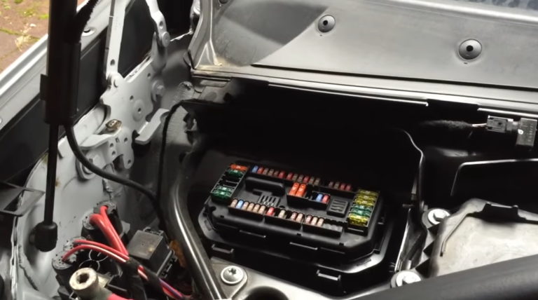 Fuse box diagram BMW 3 F30 F31 and relay with assignment and location