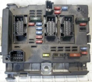 Fuse box diagram Peugeot 206 and relay with assignment and location