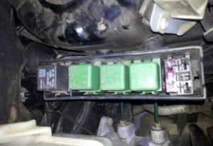 Fuse box diagram Vauxhall (Opel) Corsa B relay with assignment and location