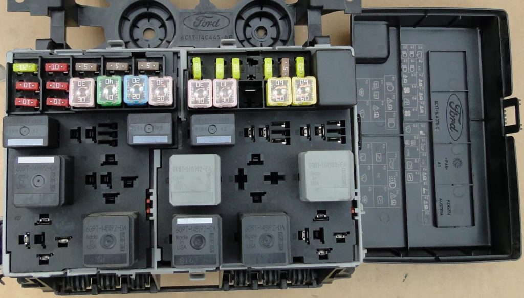Fuse box diagram Ford Transit 2006 - 2013 relay with assignment and ...