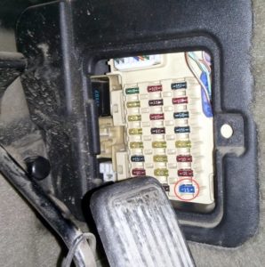 Fuse box diagram Toyota Mark 2 100 (8G) and relay with assignment and ...