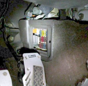 Fuse box diagram Toyota Mark 2 90 7G and relay with assignment and location