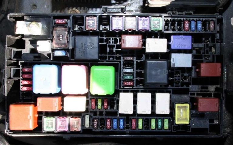 Fuse box diagram Toyota 4Runner N210 and relay with assignment and location