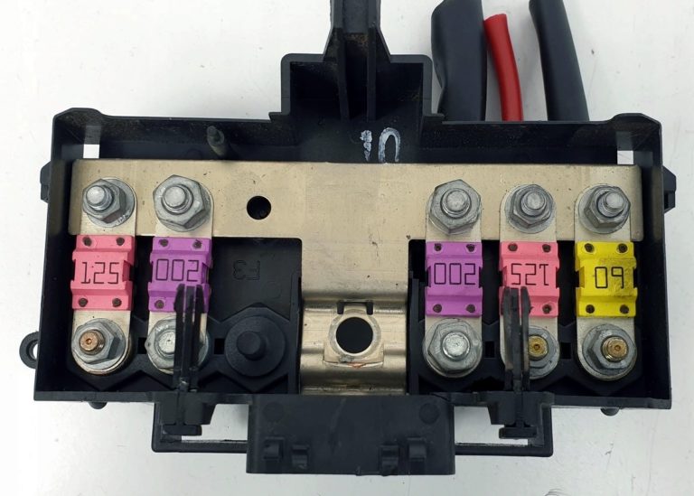 Fuse box diagram Mercedes 203 and relay with designation and location