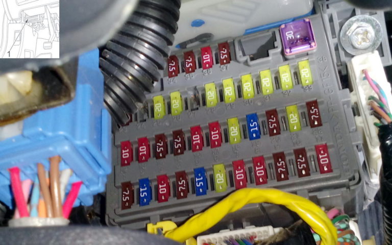 Fuse box diagram Honda CRV 3G and relay with designation and location