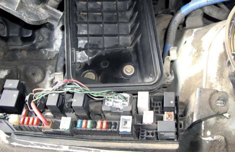 Fuse box diagram BYD F3 and relay with assignment and location