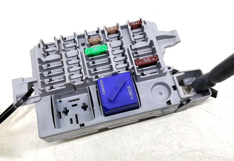 Fuse box diagram BMW 3 G20 G21 and relay with assignment and location