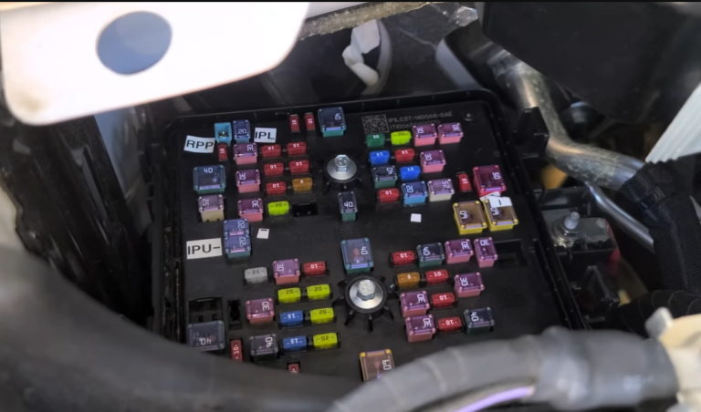 Fuse box diagram Ford F250, F350, F450, F550 F600 (2017 - 2022) relay ...