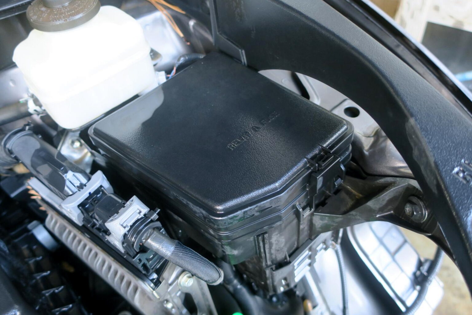 Fuse Box Diagram Toyota Highlander 2014 - 2019 relay with assignment ...