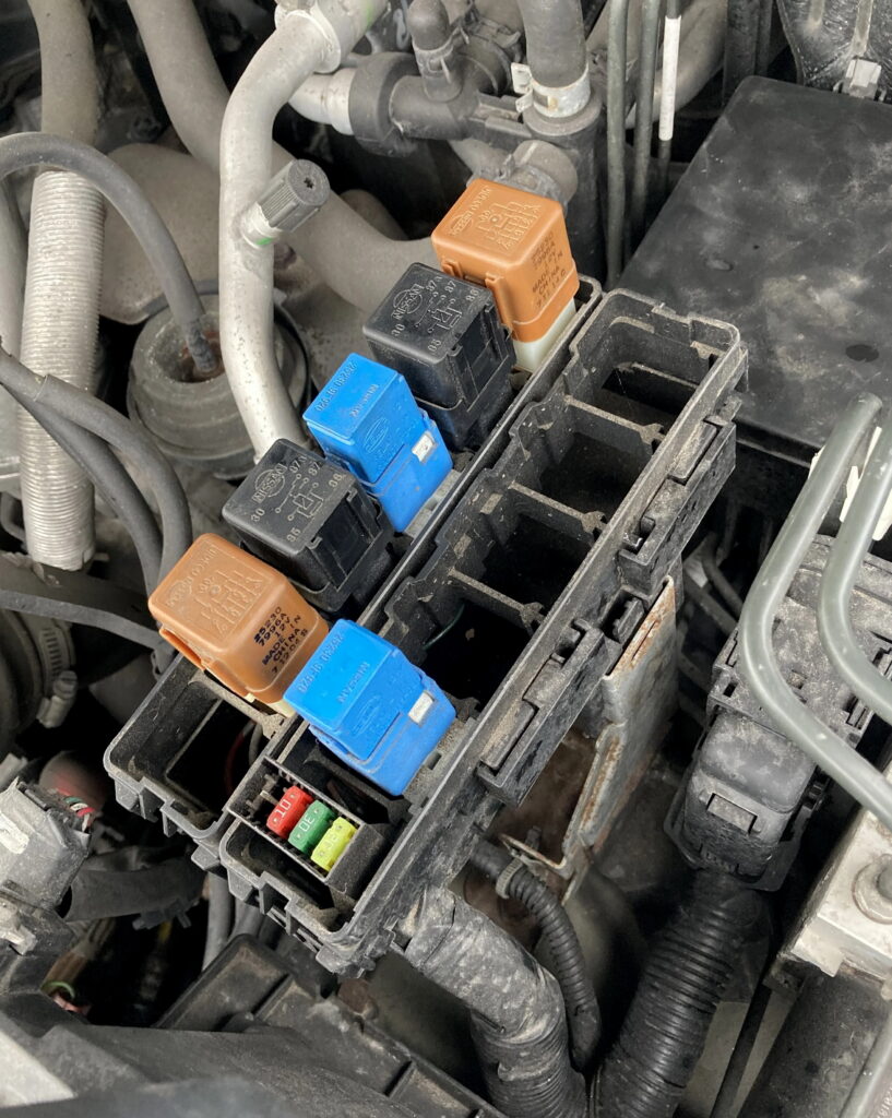 Fuse box diagram Nissan Frontier 2005 - 2021 relay with assignment and ...
